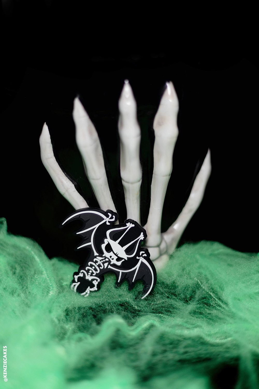 Batty Bones Rubber Magnet – VampireFreaks