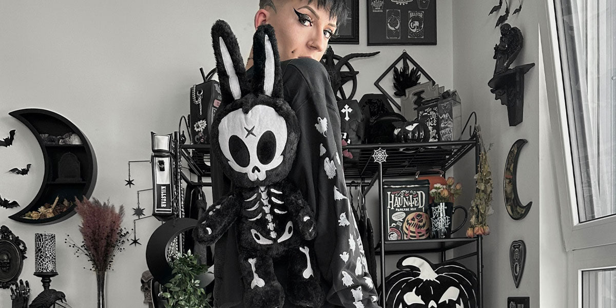 VampireFreaks. Goth Clothes, Emo and Punk Rock Fashion.