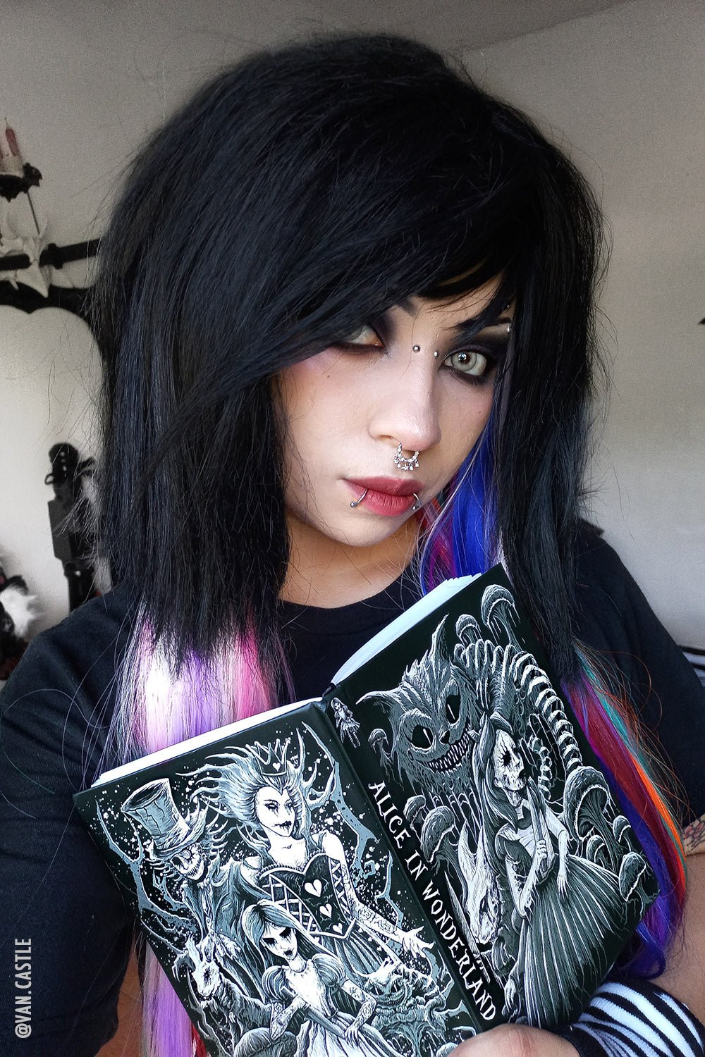 Alice in Murderland Journal – VampireFreaks