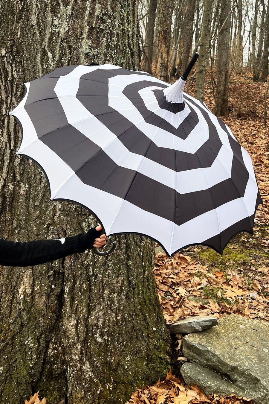 Batwing Pagoda Umbrella [SPOOKY SPIRAL] – VampireFreaks