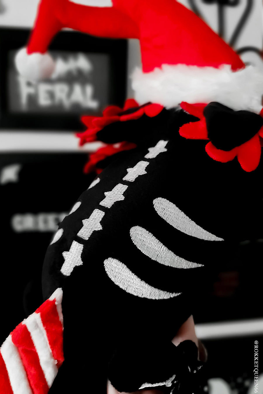 Santa Spooksalotl Plush Toy [Limited Holiday Edition] – VampireFreaks