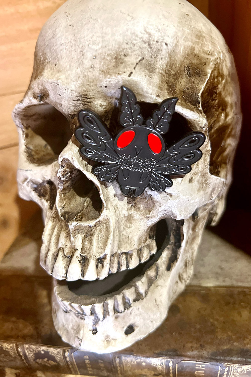 Mothman Enamel Pin – VampireFreaks