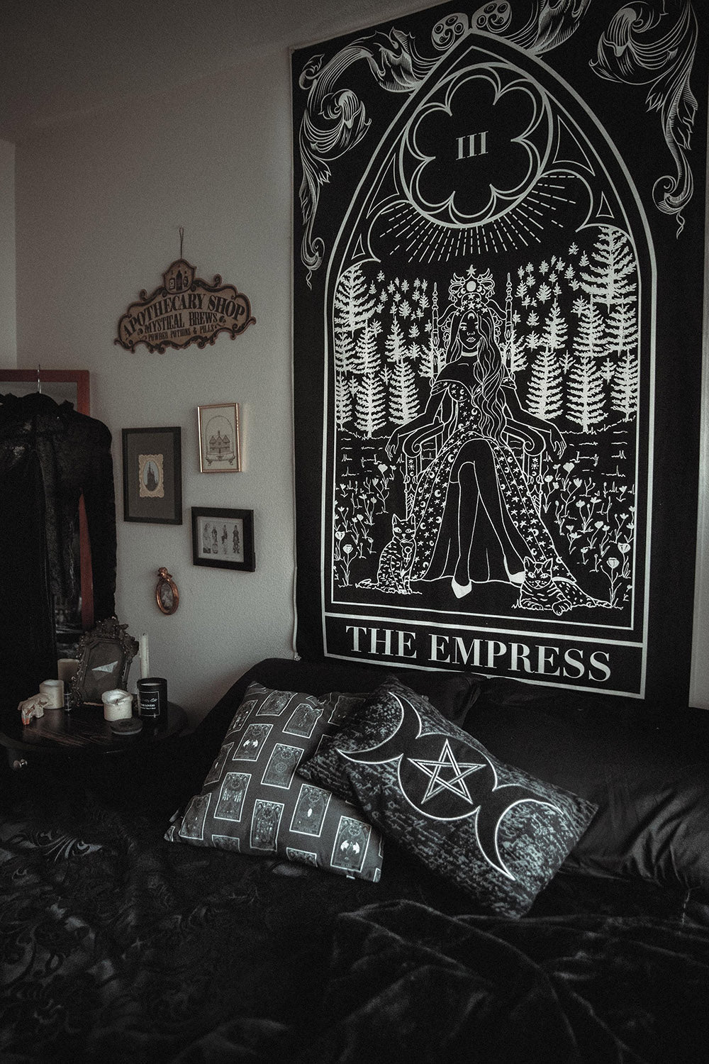 Empress Tapestry – VampireFreaks