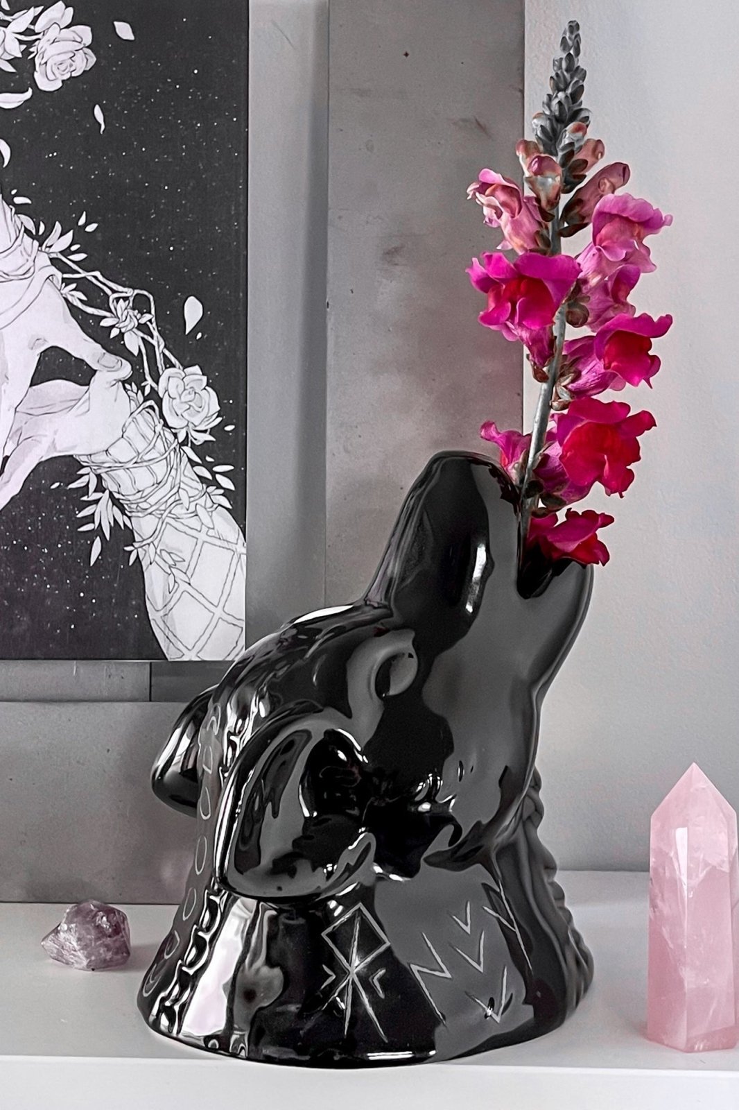 Gmork Vase – VampireFreaks