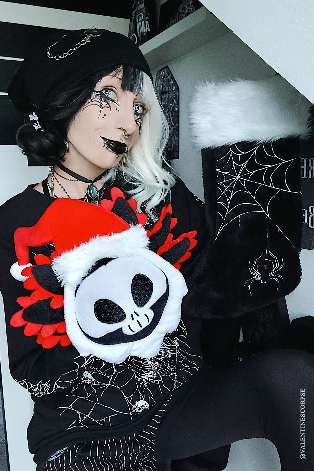 Santa Spooksalotl Plush Toy [Limited Holiday Edition] – VampireFreaks