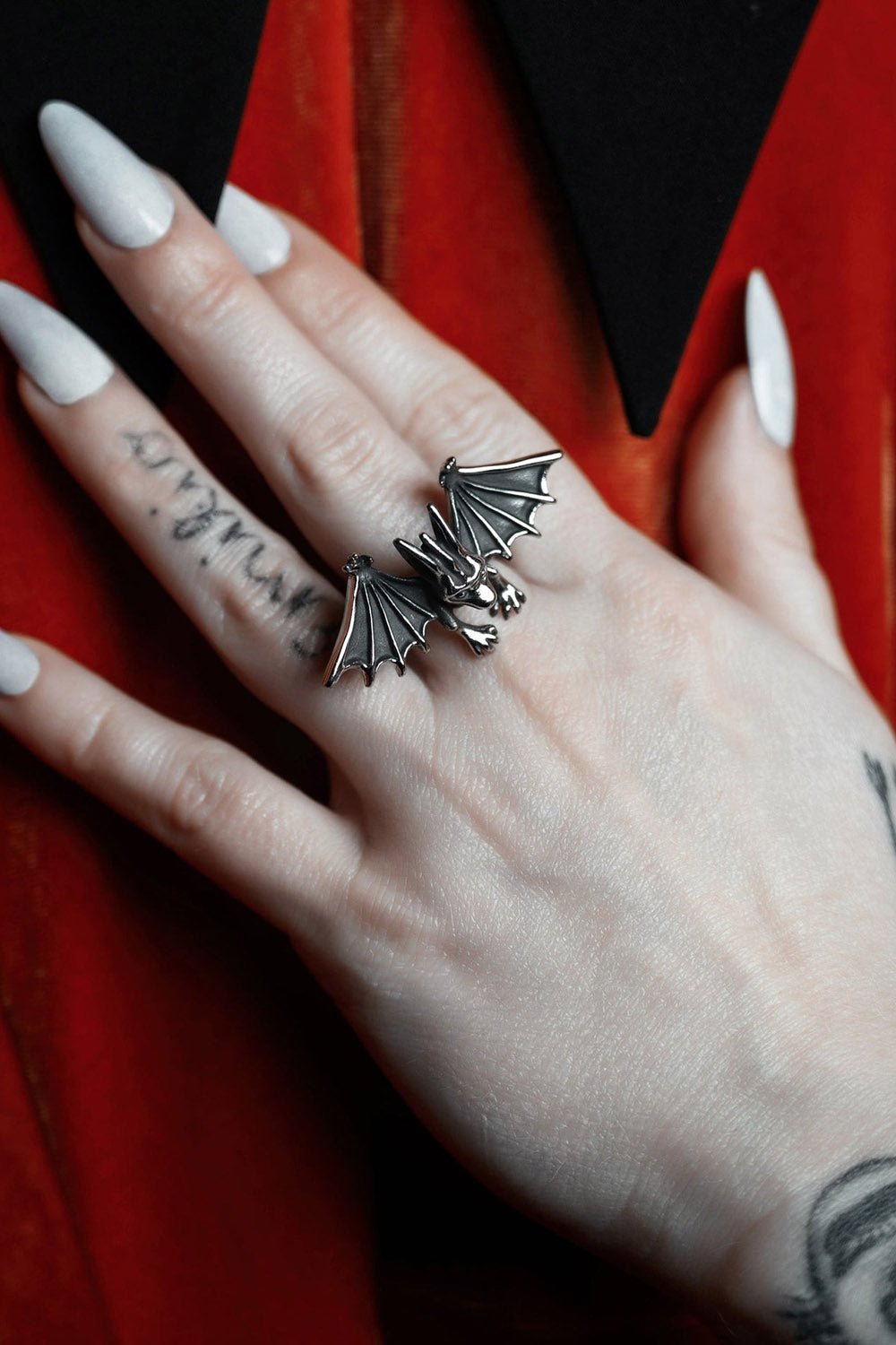 Gothic Guardian Ring – VampireFreaks