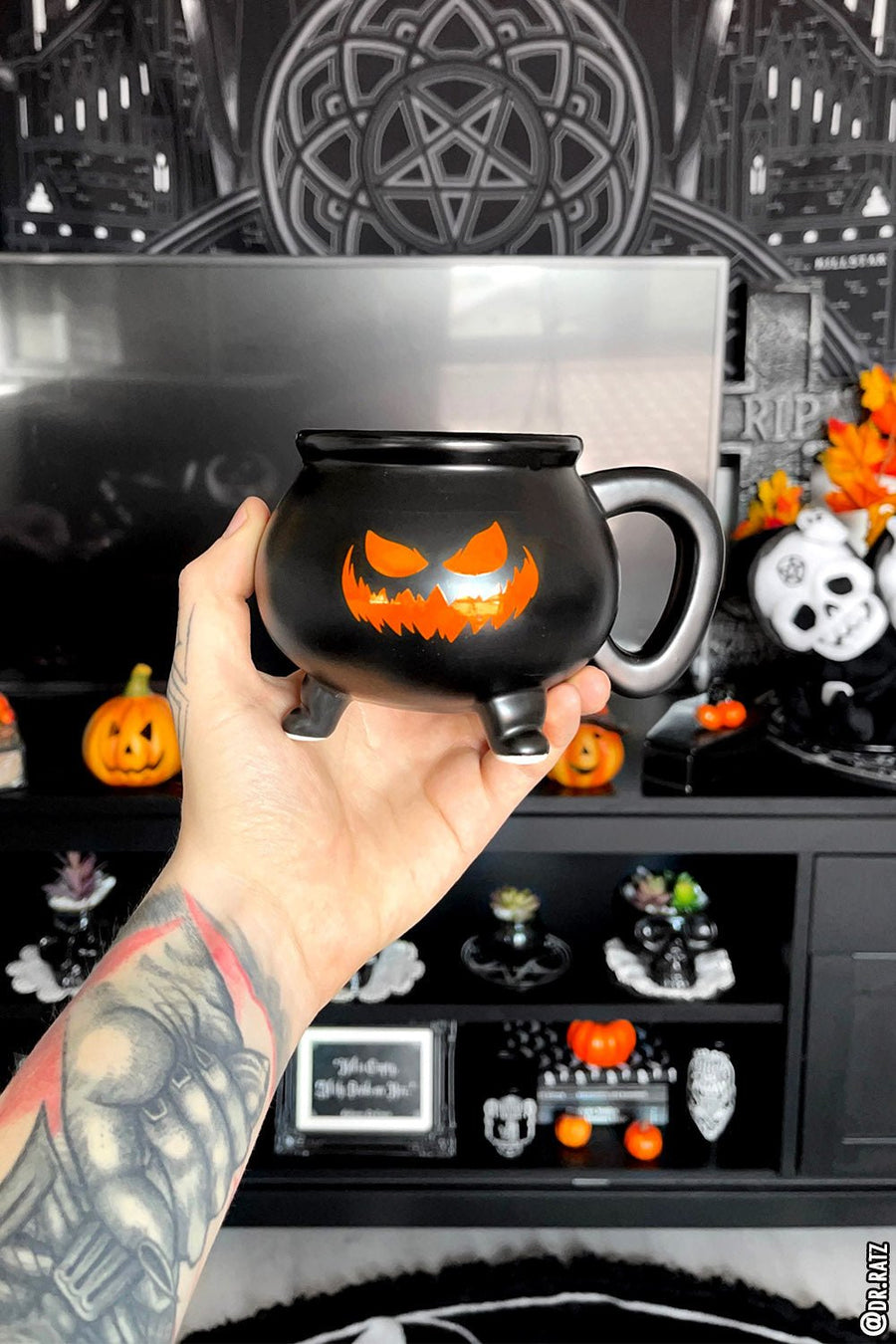 Halloween Fiend Cauldron Mug – VampireFreaks