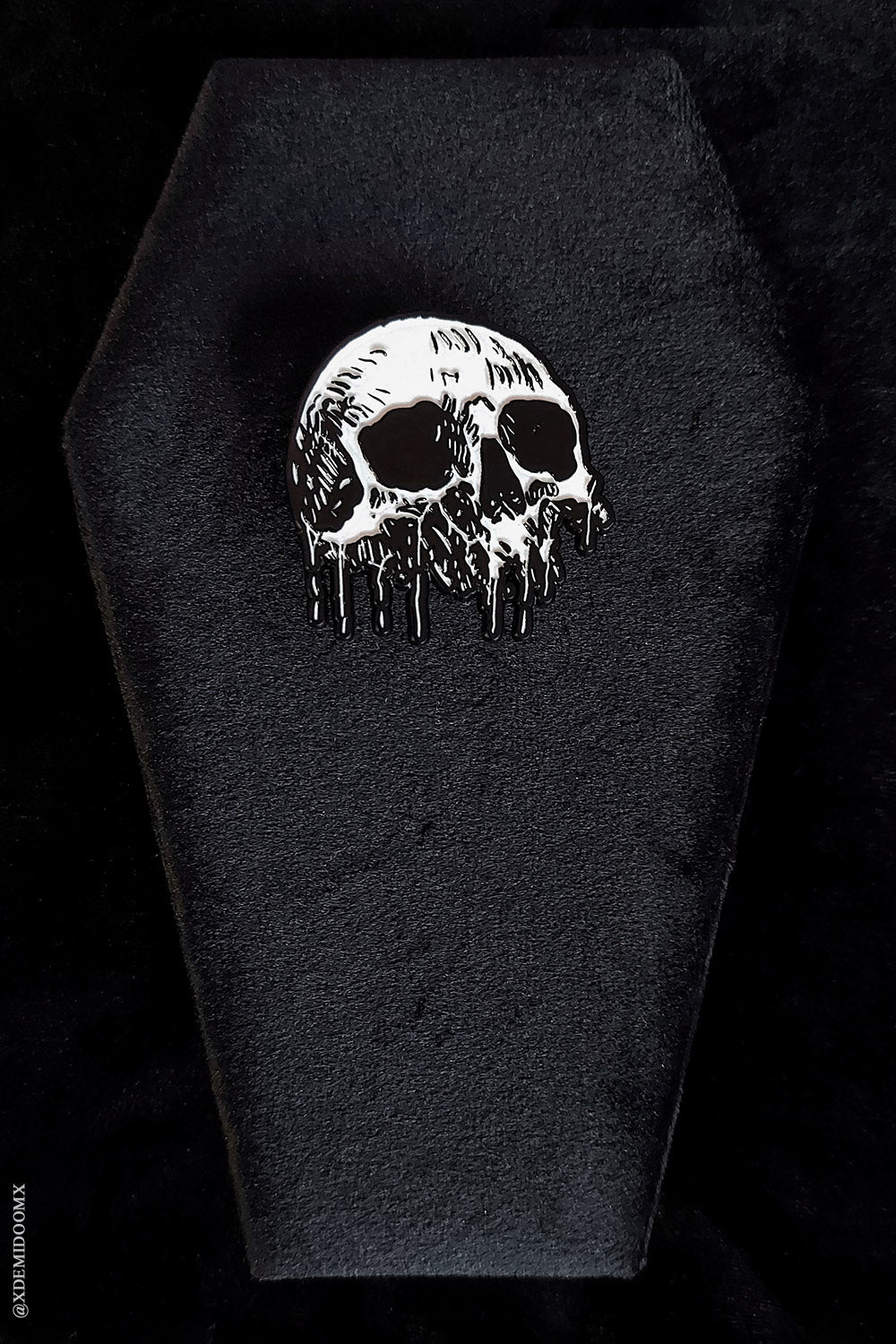 Skull Drip Enamel Pin – VampireFreaks