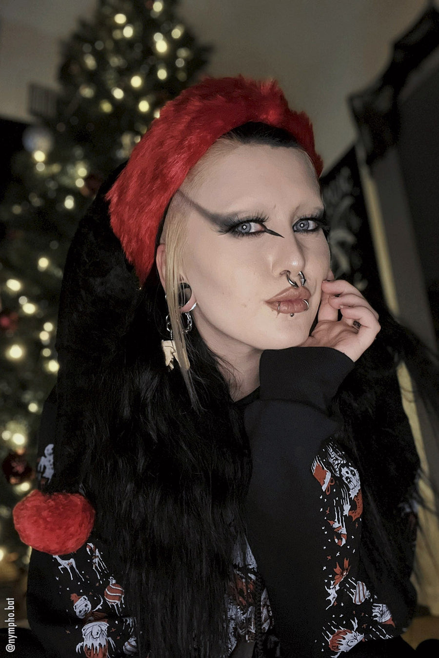 Santa Claws Hat [BLACK/RED] – VampireFreaks